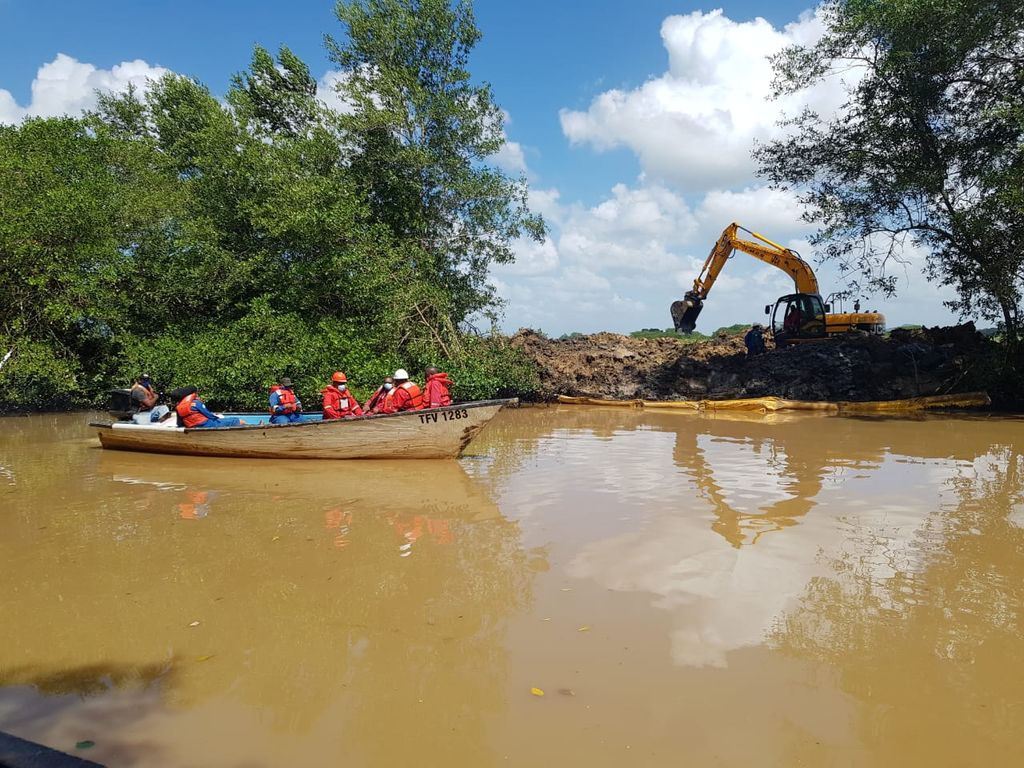 Heritage Starts Clean Up Of Woodland Oil Spill Trinidad Guardian