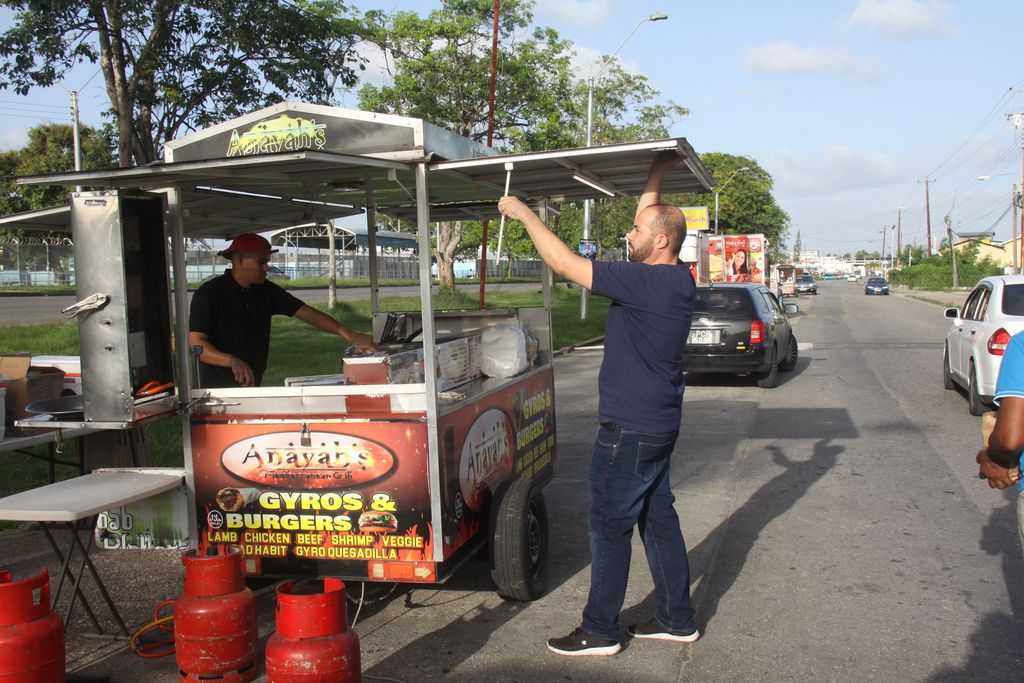 Corporation closes Cross Crossing food strip - Trinidad Guardian