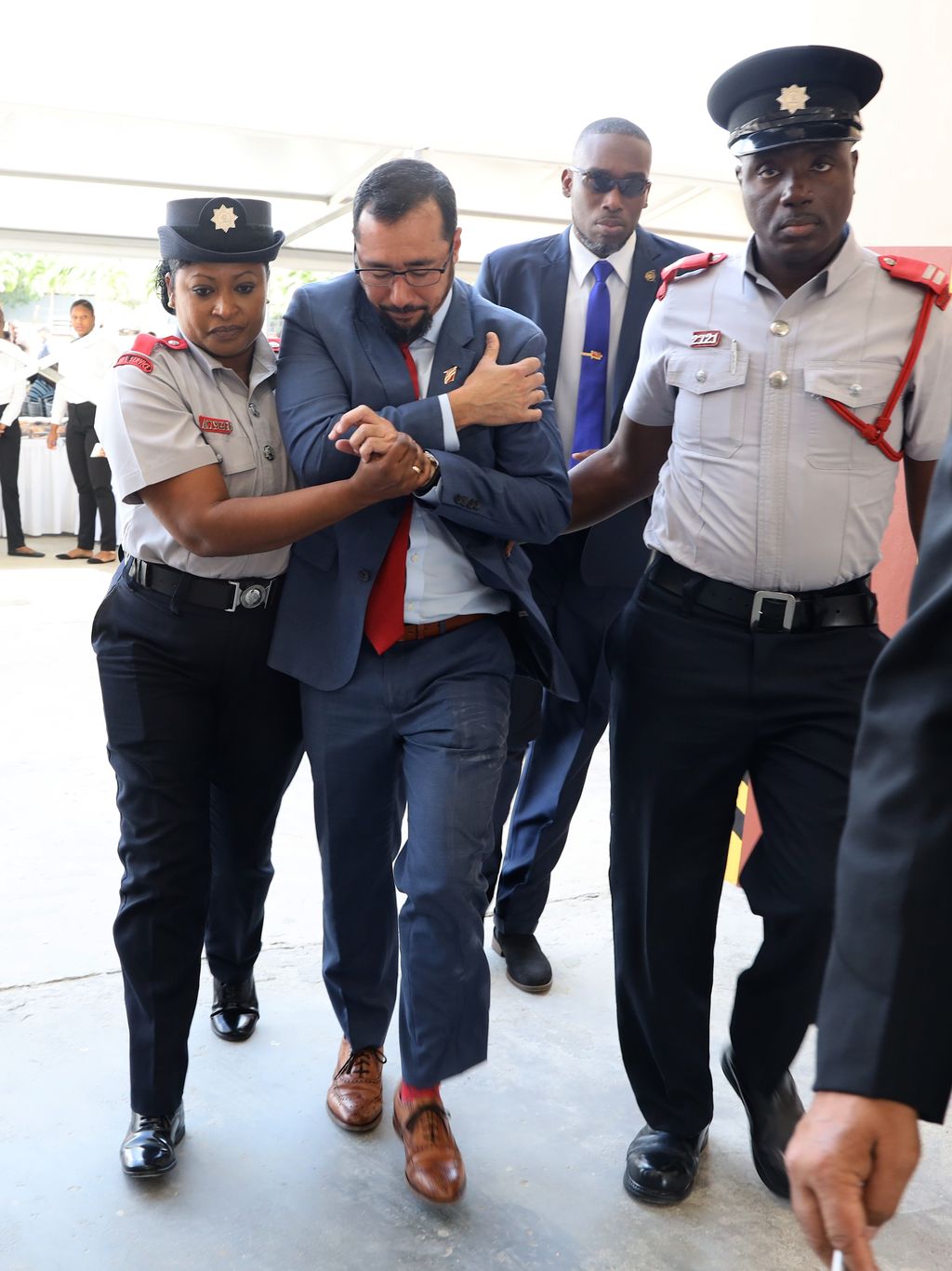 Stuart suffers dislocated shoulder in fall from step - Trinidad Guardian