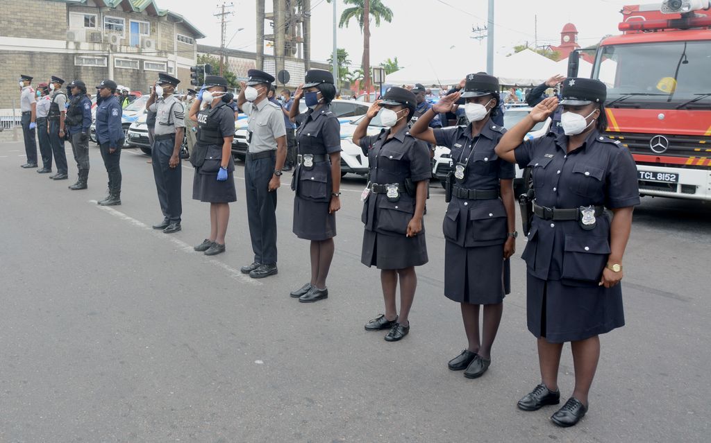 Doctor, nurses applauded in San Fernando - Trinidad Guardian