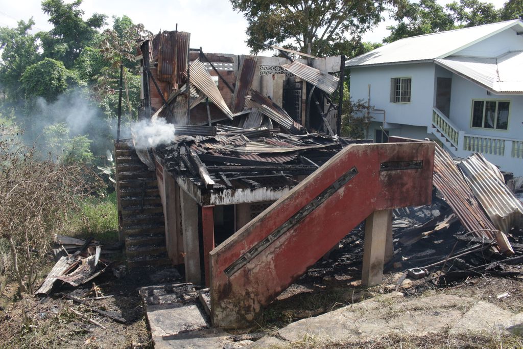 Panic as fire at abandoned house threatens to spread - Trinidad Guardian