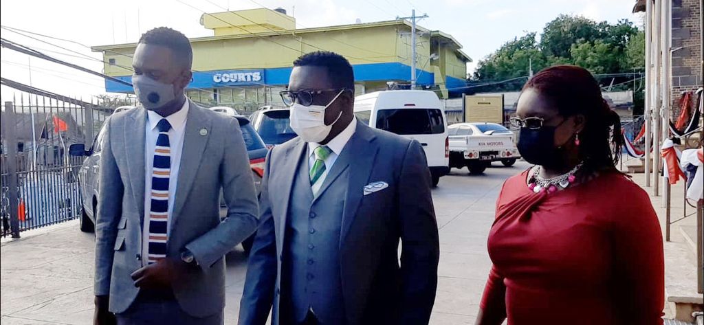 PDP/PNM members arrive for power-sharing meeting - Trinidad Guardian