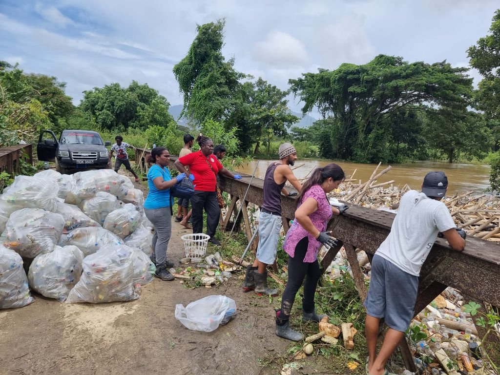 Caroni residents conduct own river cleaning - Trinidad Guardian
