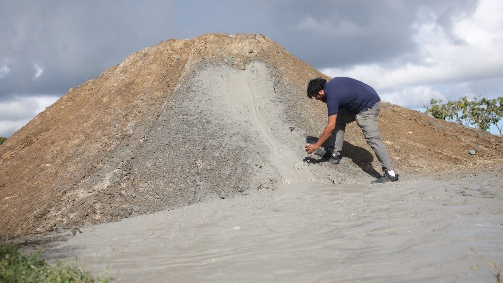 Geoscientist: Unusually intense mud flows at Digity volcano, nothing to ...