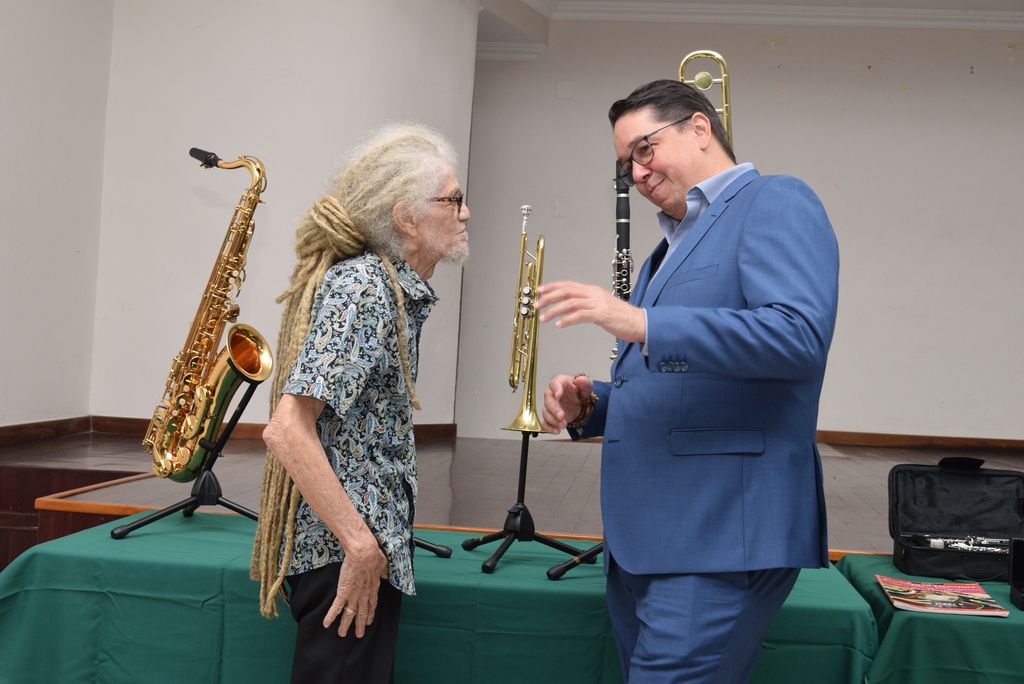 Roy Cape battles school violence via music foundation - Trinidad Guardian