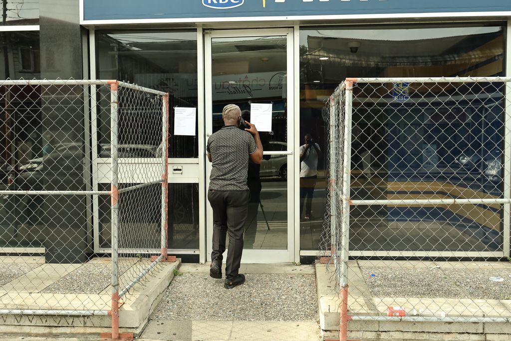 Bandits steal $600,000 from St James ATM - Trinidad Guardian
