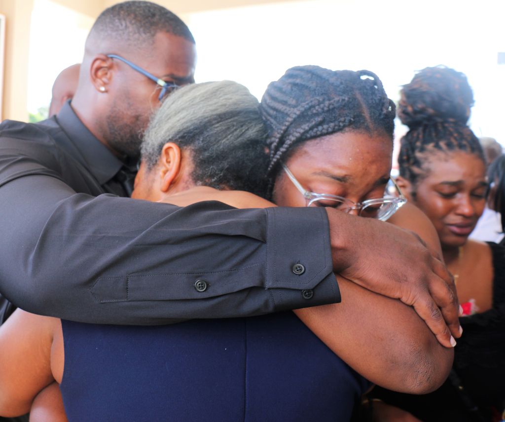 Maxi taxi fraternity pays last respect to Linus Phillip - Trinidad Guardian