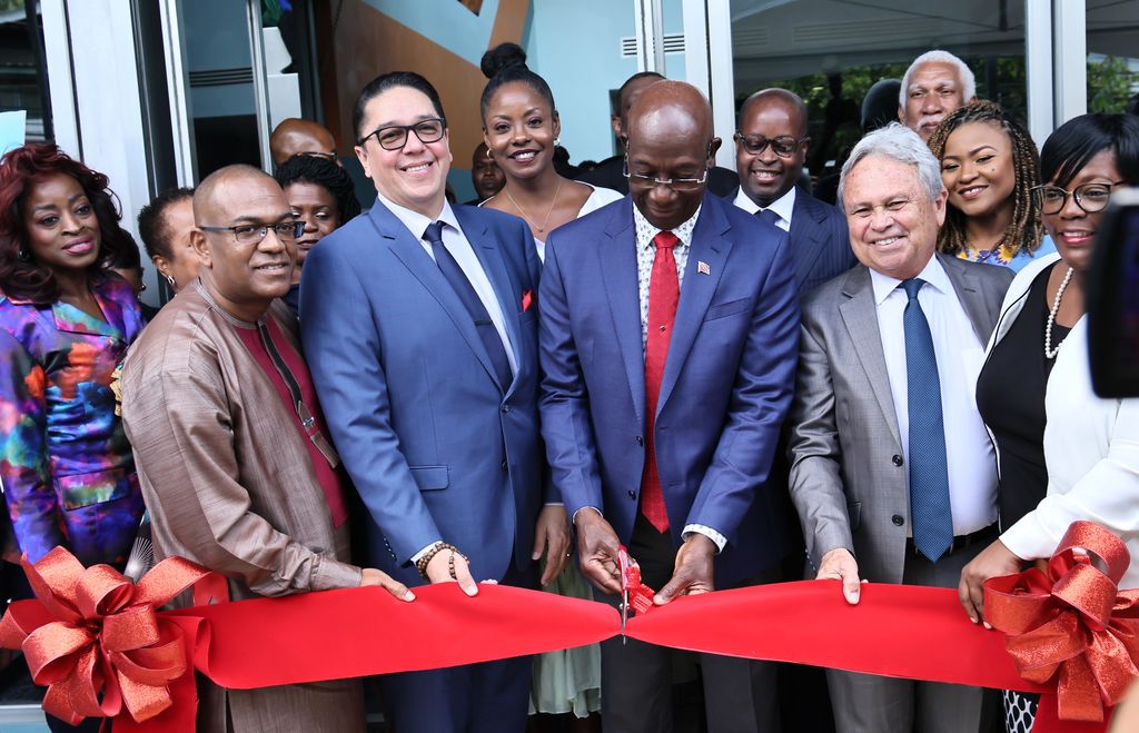 PM bats for physical libraries at opening of new facility in Diego ...