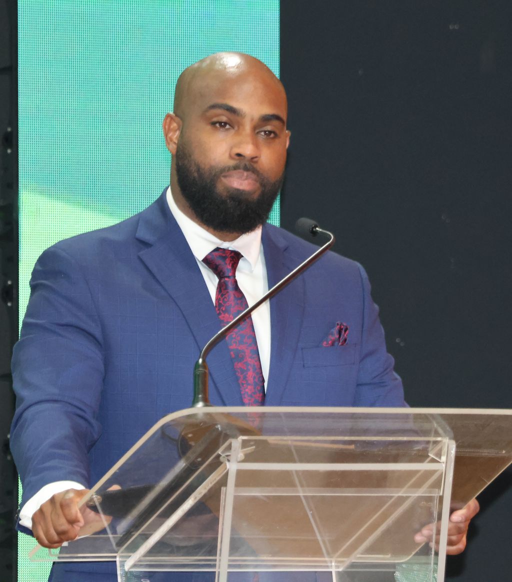 Roberts, Austin row over $ for Tunapuna independence show - Trinidad ...