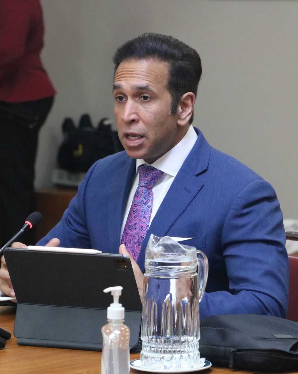 Al-Rawi defends decision to bring public servants out to work ...