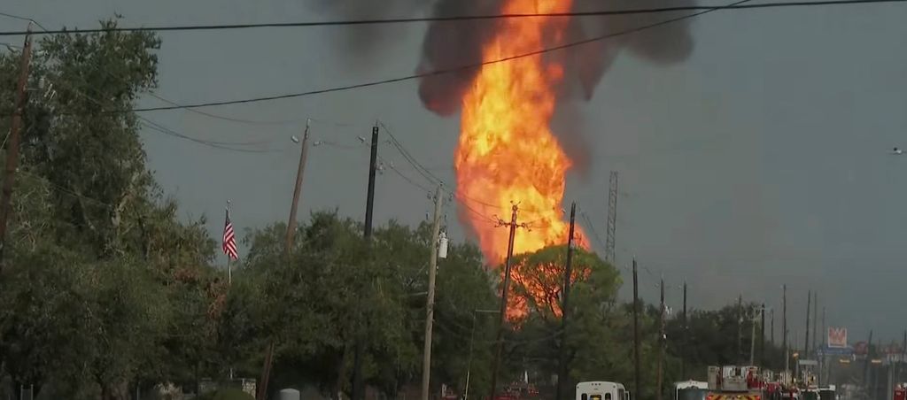 Pipeline explosion sends towering pillar of flame over Houston’s ...