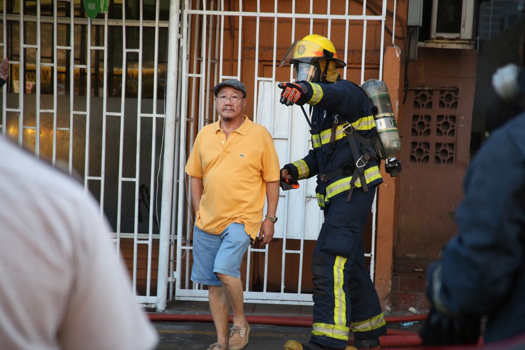 Firefighters prevent major damage as fire hits Marabella restaurant ...